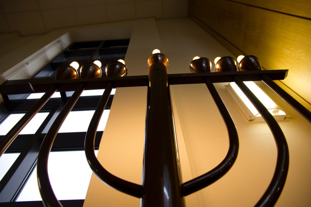 Sedah with electric candles – Religion Resources