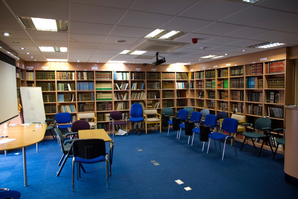 Study Space in the Mosque Library – Religion Resources